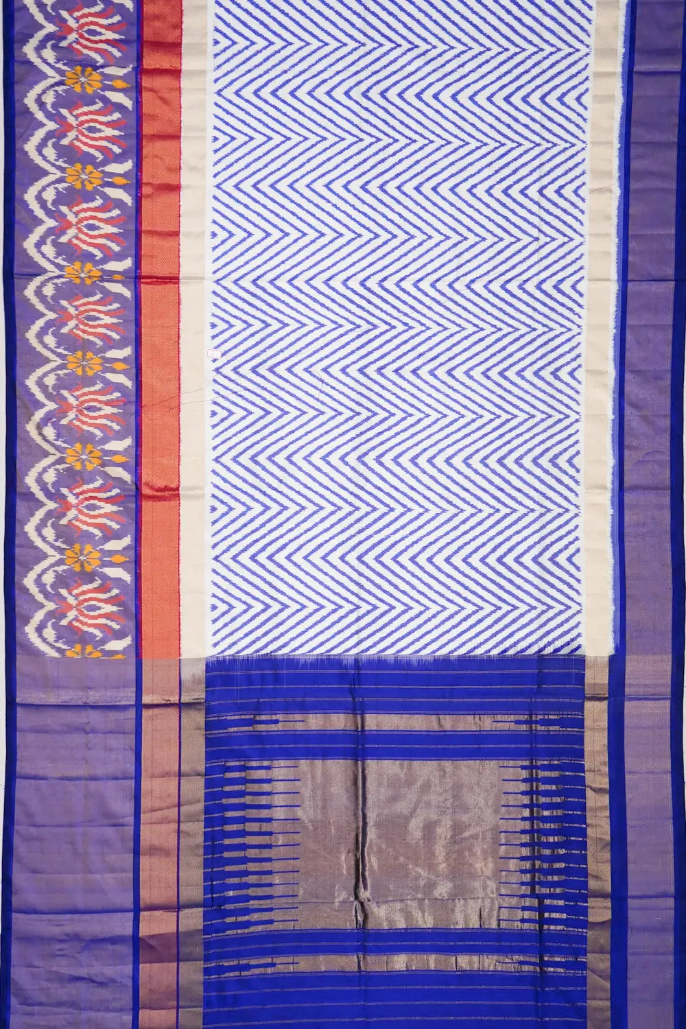 Pochampally Silk Ikat Zig Zag Lines White Saree